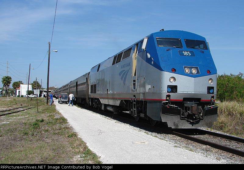 AMTK 185 with train 91 silver Star